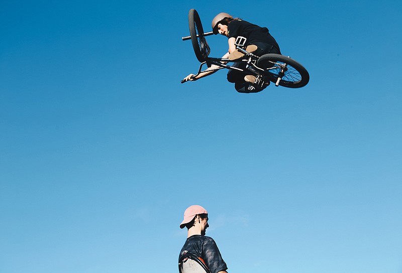 Big Dam Photo: Air Time | The Arkansas Democrat-Gazette - Arkansas ...