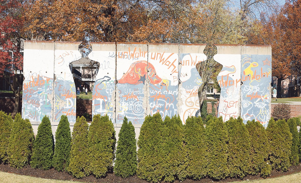 Panel reminisces about fall of Berlin Wall, 'Breakthrough' installation ...