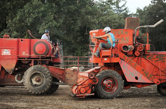 Farmers harvest mayhem in combine demo derby | Jefferson City News Tribune