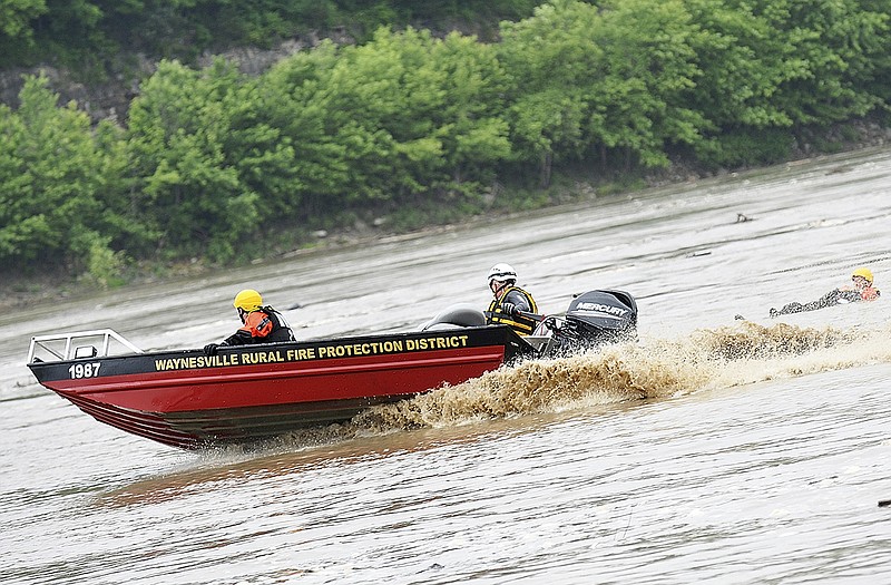 Fire school students practice boat, water rescues on river | Jefferson ...