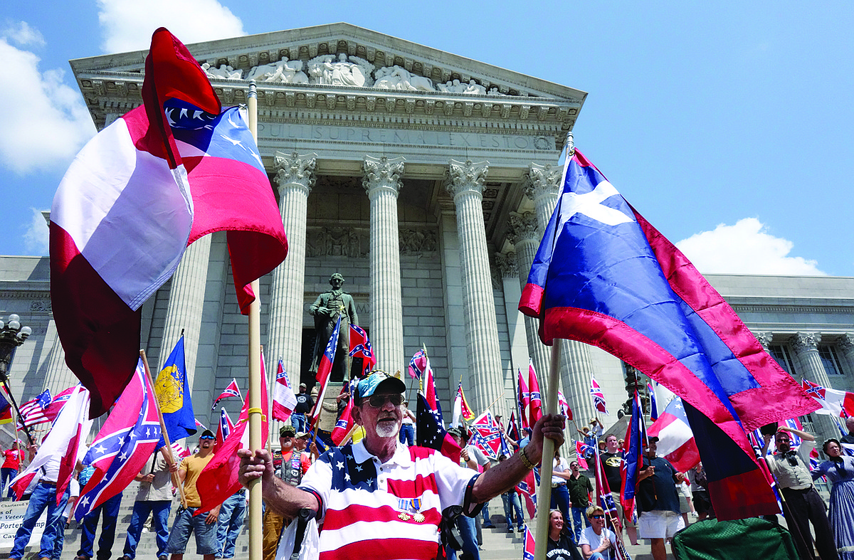 Scores rally round Confederate battle flag | Jefferson City News Tribune