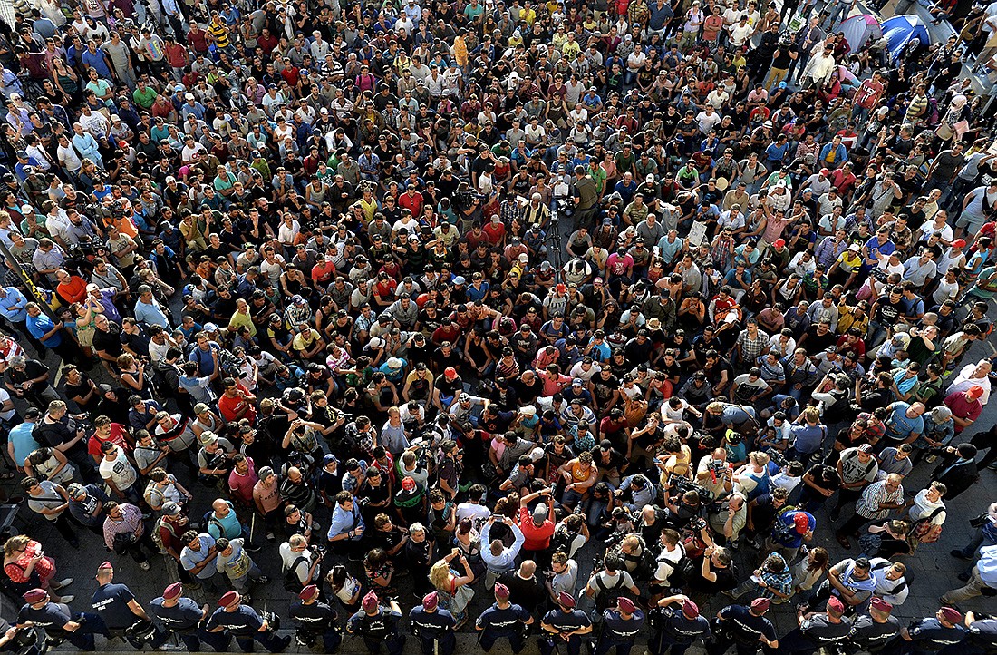 Migrant tempers fray as Hungary blocks trains again | Jefferson City ...