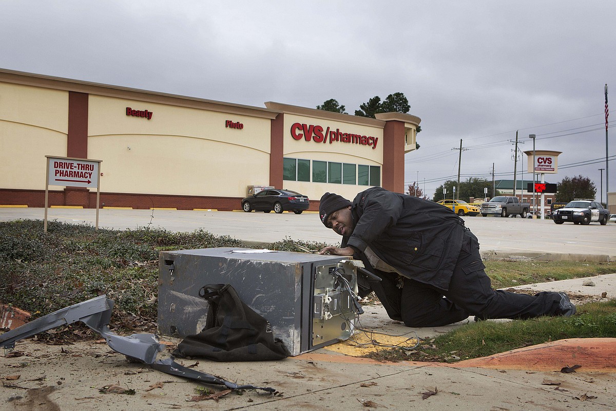 Three attempt to steal ATM | Texarkana Gazette