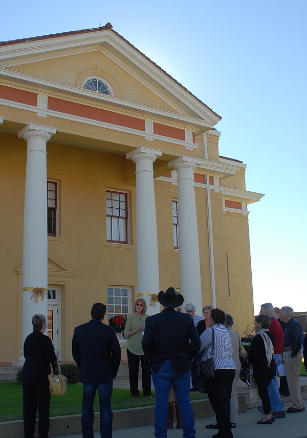 Historian gives courthouse tour