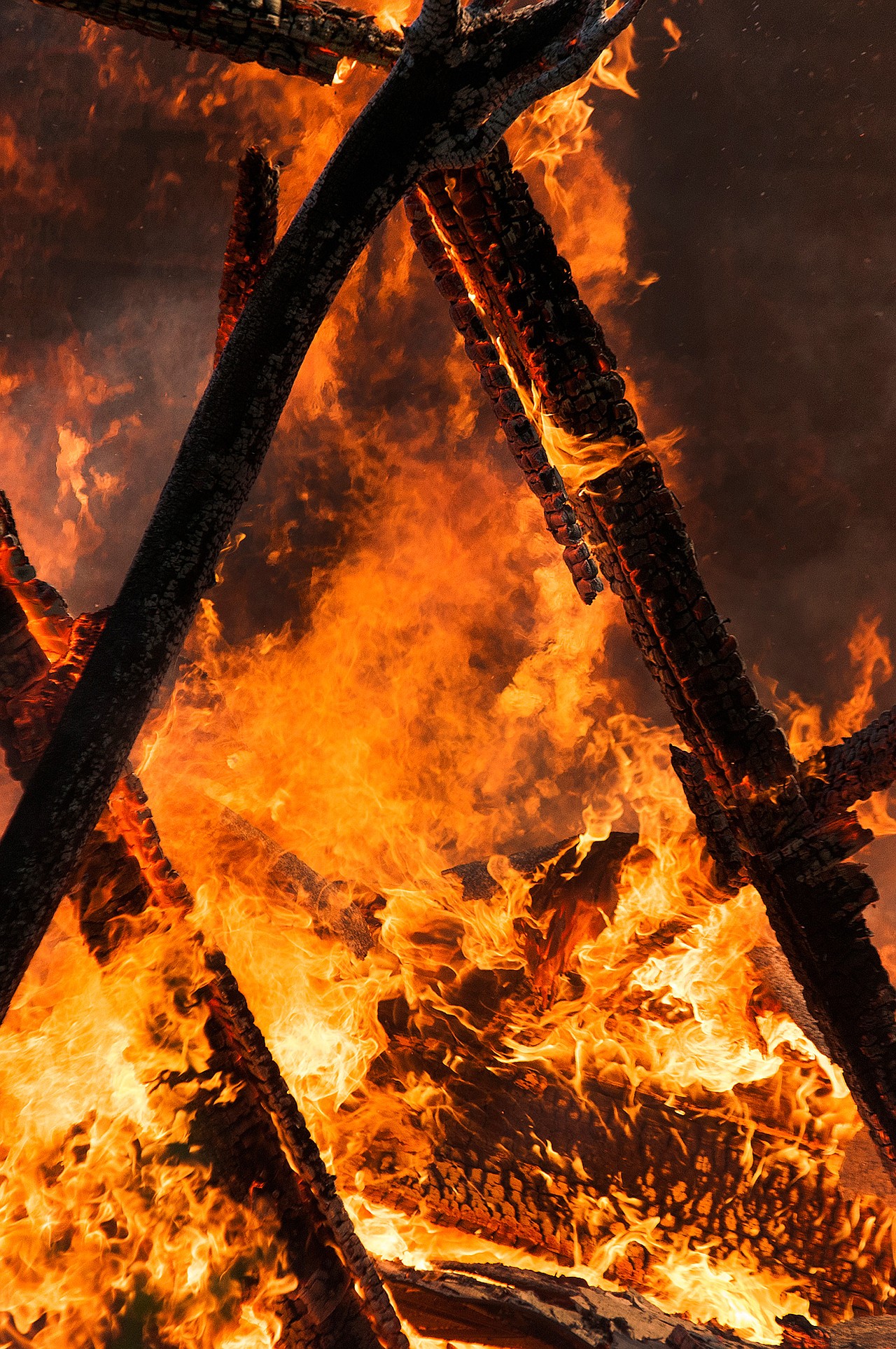 Authorities: Man set fire to apartment to escape sex noise | Texarkana ...