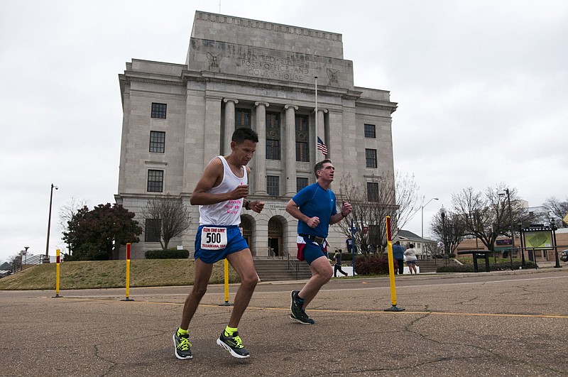 Run the Line: Annual race attracts hundreds of runners | Texarkana Gazette
