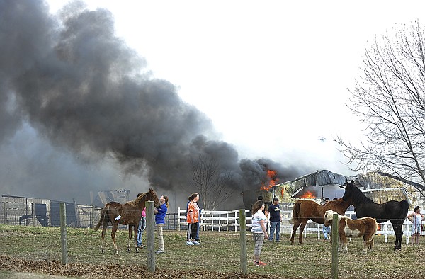 Fire levels horse barns | Jefferson City News Tribune