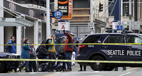 Man who spent day in Seattle tree accused of mischief | Texarkana Gazette