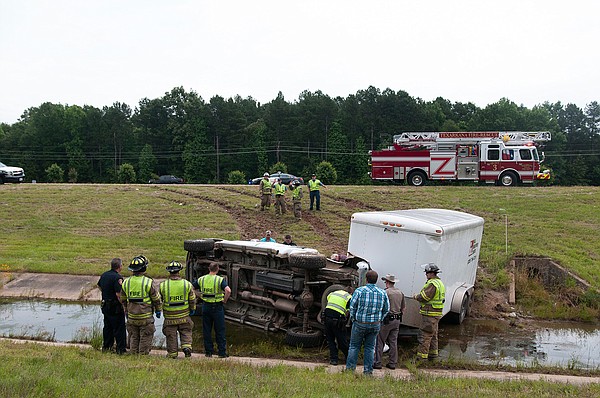 Police: Load shift may have caused rollover | Texarkana Gazette