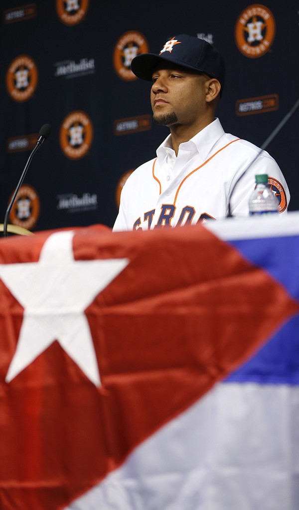 Cuba star signs with Houston | Texarkana Gazette