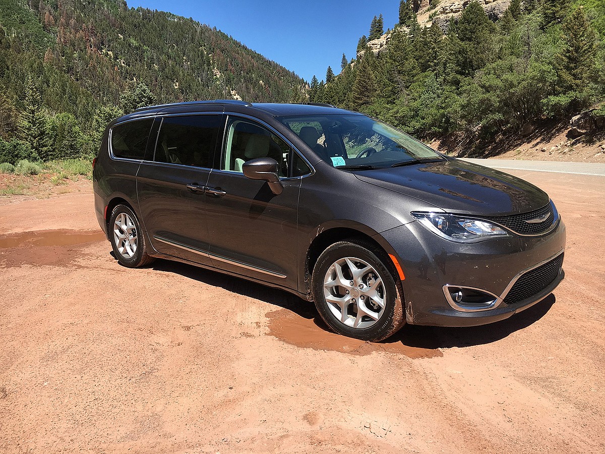 2017 Chrysler Pacifica minivan is king of the family vehicle hill ...