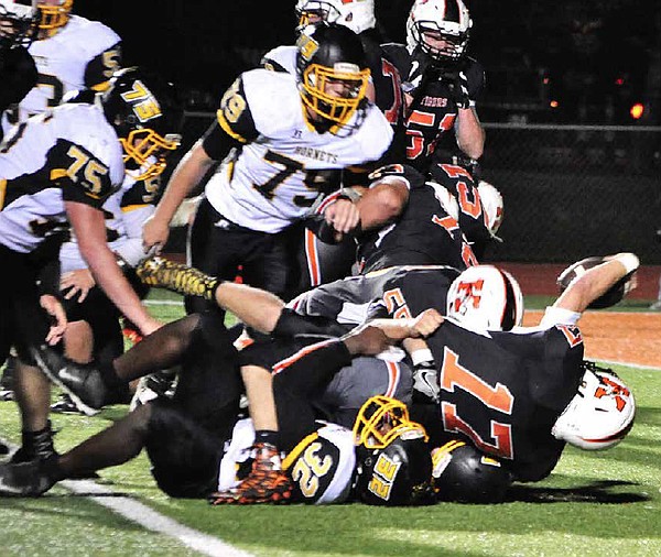 Tigers trip Hornets on late touchdown | Fulton Sun