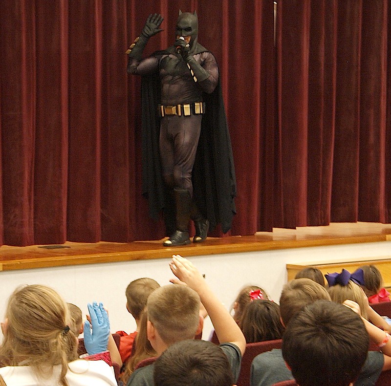 Batman encourages students | Texarkana Gazette