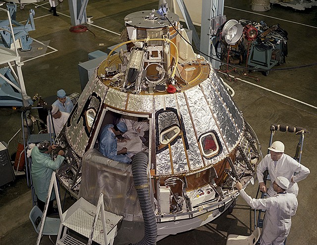 NASA displays Apollo capsule hatch 50 years after fatal fire | Fulton Sun