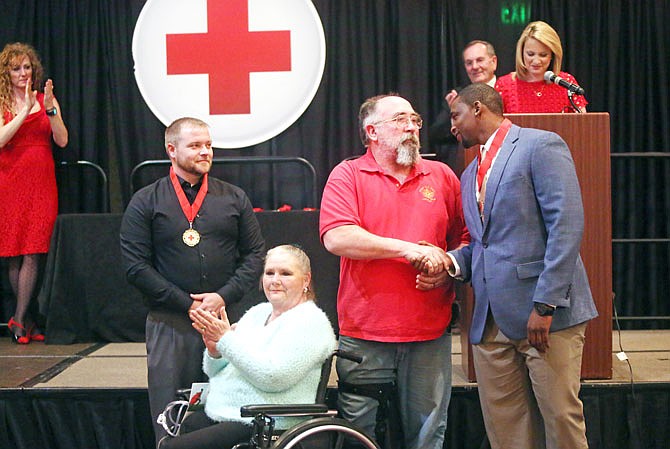 Heroes honored at Red Cross ceremony | Fulton Sun