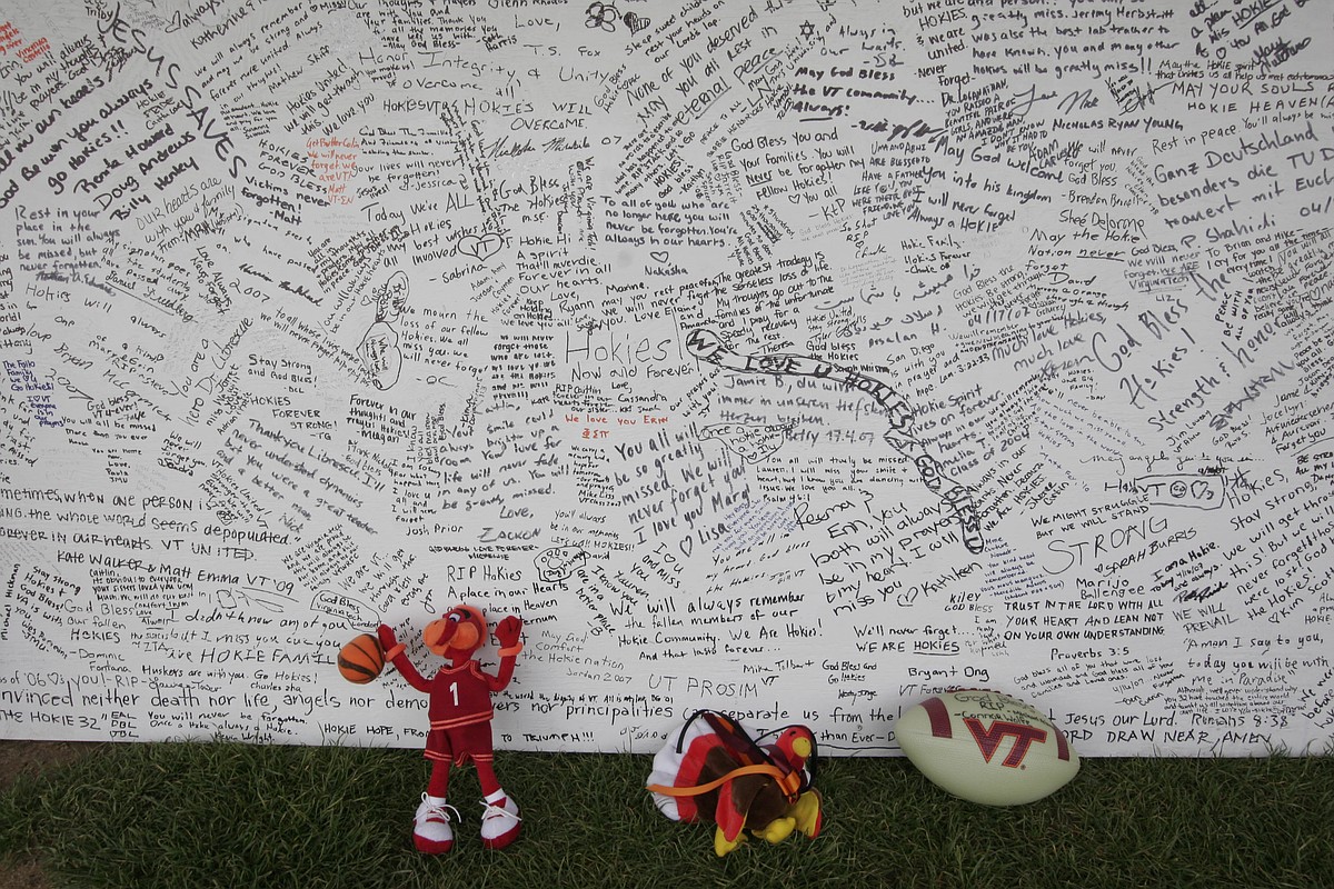 Virginia Tech marks 10 years after attack that killed 32 people ...