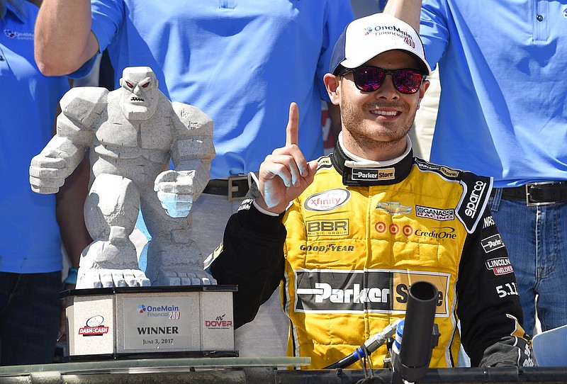 Kyle Larson wins Dover Xfinity race for 2nd straight victory