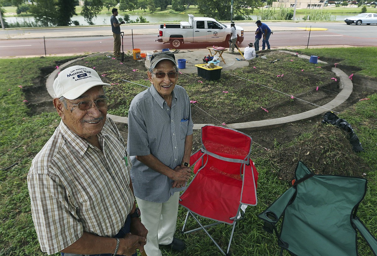 Crews unearth fountain from long-gone Waco neighborhood | Texarkana Gazette