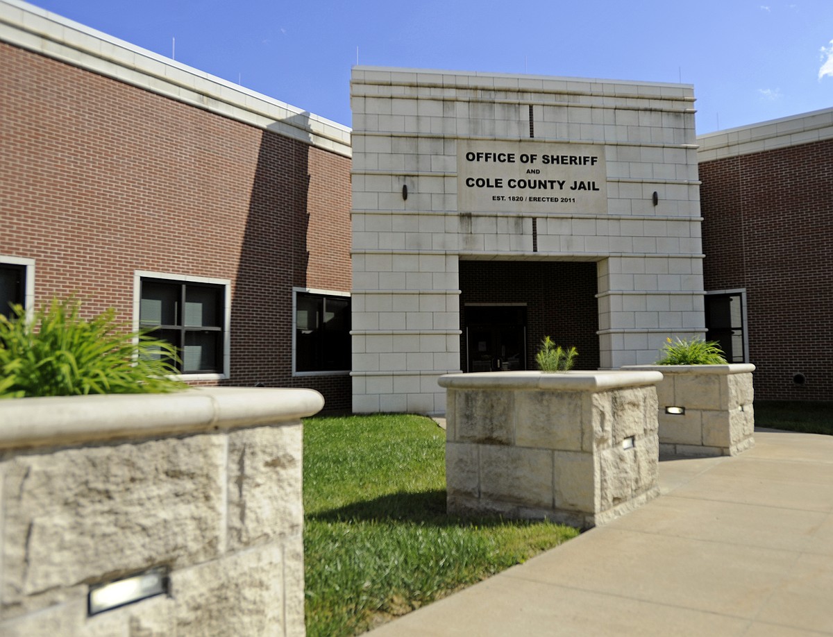 Commissioners OK pay increase for Cole County jailers | Jefferson City ...