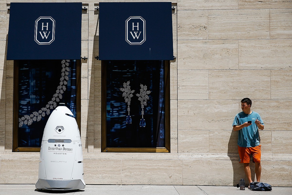 Posh patrol: Robot adds to security in swanky Houston district ...