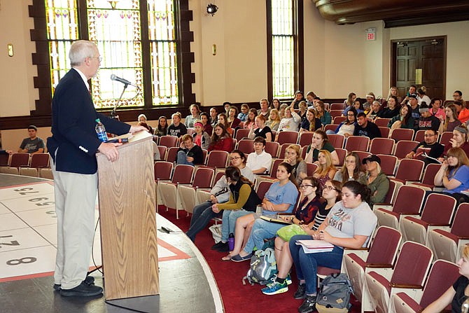Historian, Pulitzer Prize winner engages audience