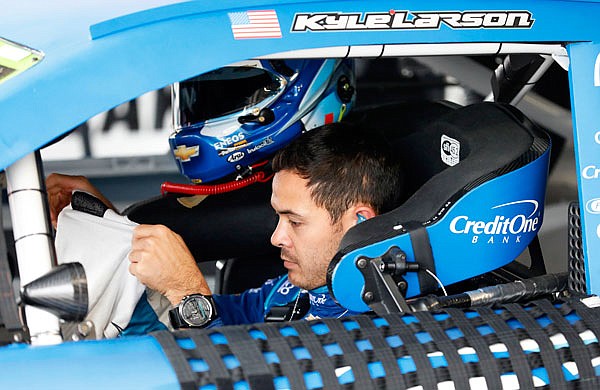Larson's bad break changes NASCAR's playoff picture | Fulton Sun