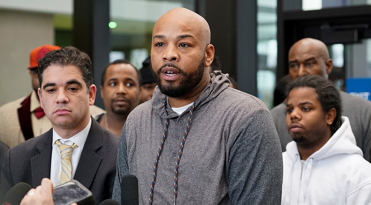 15 convictions linked to corrupt Chicago cop are thrown out | Texarkana ...