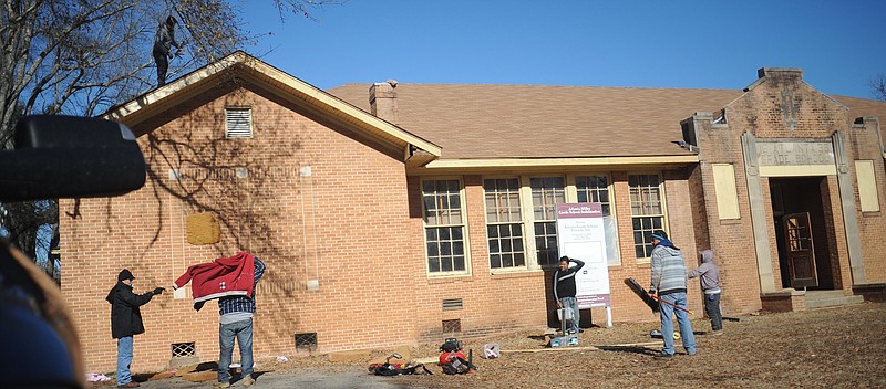 Company puts new roof on 1937 Atlanta school