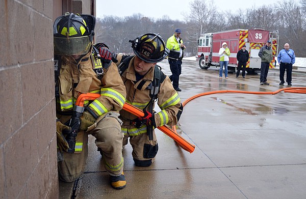 Initiative trains veterans to be firefighters | Fulton Sun