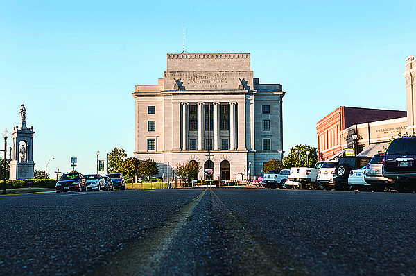 Discover Texarkana: State Line
