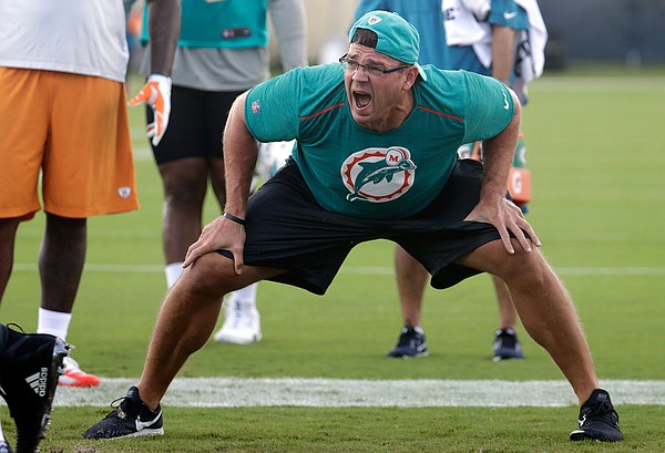 Kocurek is new voice of Dolphins' defensive line | Texarkana Gazette