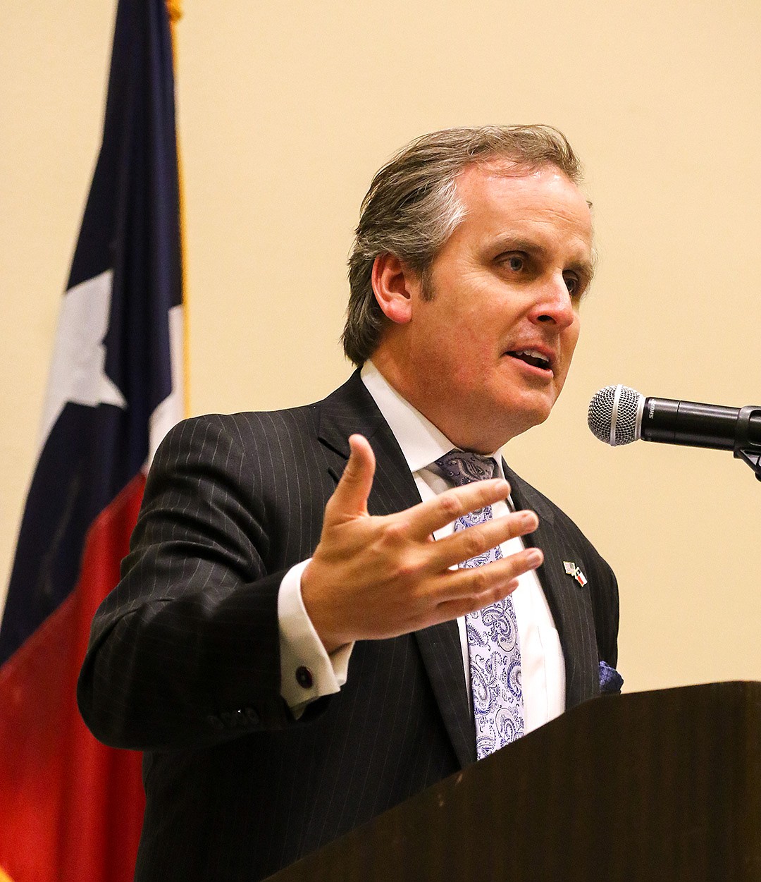 Sen. Bryan Hughes speaks to Chamber of Commerce | Texarkana Gazette