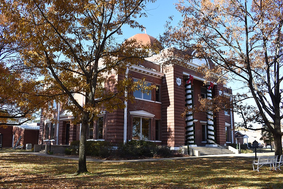 Little River County Courthouse has dome, time capsule on its grounds ...