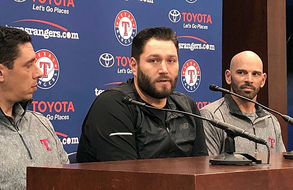 Lynn signs 3-year contract with Texas | Jefferson City News Tribune