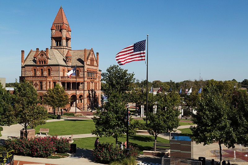 Hopkins County Courthouse built in Romanesque design for ventilation ...