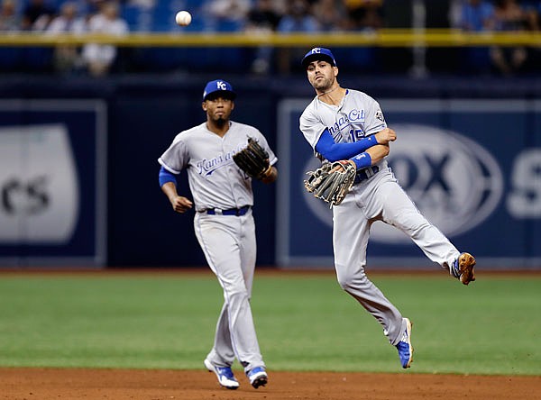 Royals sign versatile Merrifield to 4-year, $16.25M deal | Fulton Sun