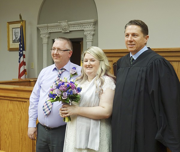 For some, Cole County Courthouse is perfect setting for wedding ...