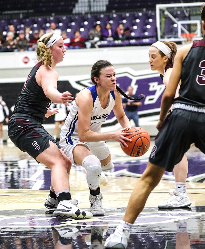 Girls' basketball: Lady Bulldogs tumble in Class 3 quarterfinals ...