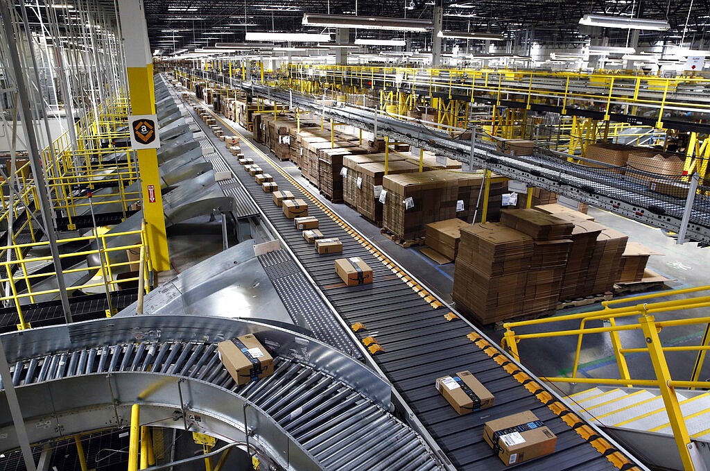 Amazon offers to help employees start delivery business | Texarkana Gazette