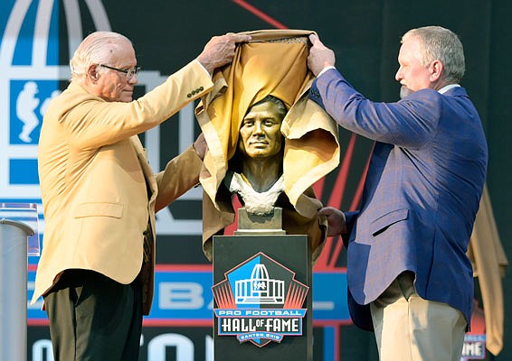Eight enter Pro Football Hall of Fame | Jefferson City News Tribune