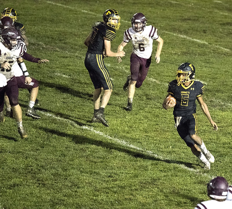 High school football: Indians swipe slippery win over Hornets | Fulton Sun