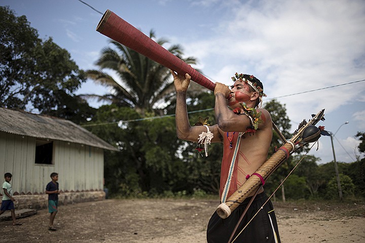 In the Amazon, indigenous debate how to save their lands | Texarkana ...