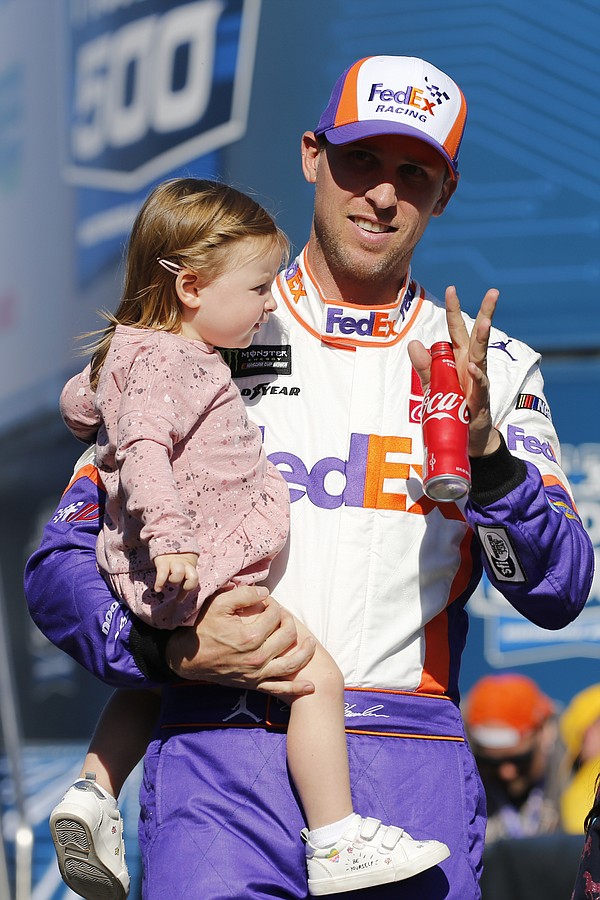 Hamlin racing despite injury | Texarkana Gazette