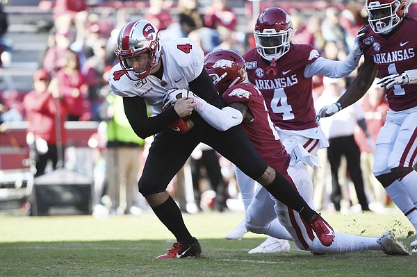 QB Ty Storey leads Western Kentucky past former team Arkansas ...
