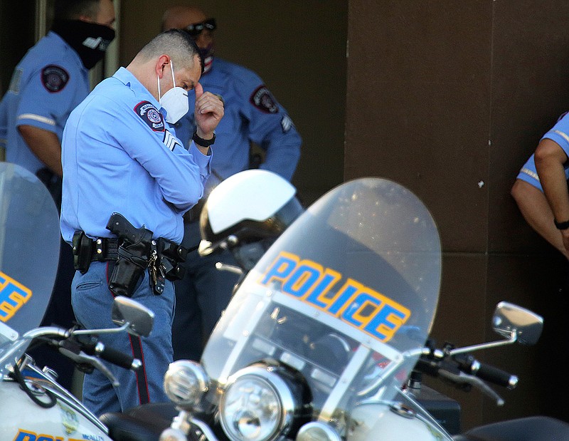 Two officers, suspect killed in Texas border town shooting | Texarkana ...