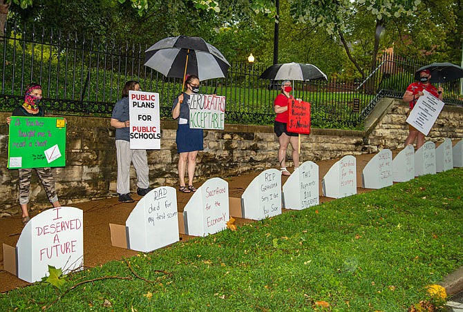 Organization of educators protest school reopening | Fulton Sun