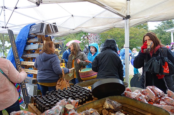 48th annual Hatton Arts & Crafts Festival draws crowd | Jefferson City ...