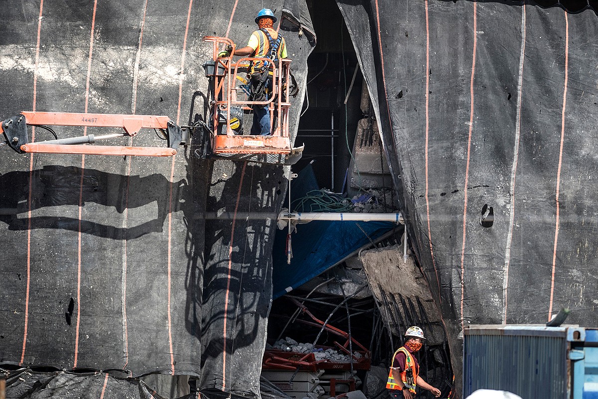 Crews working to recover 3 dead in Houston building collapse ...