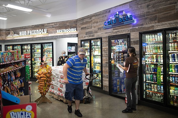 Road Runner donates 75 burger patty cases to regional food bank ...