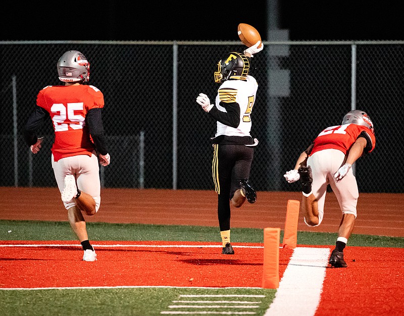 High school football: Hornets fade down the stretch in season-ending ...